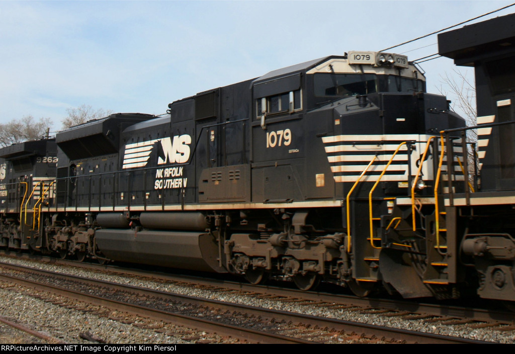 NS 1079